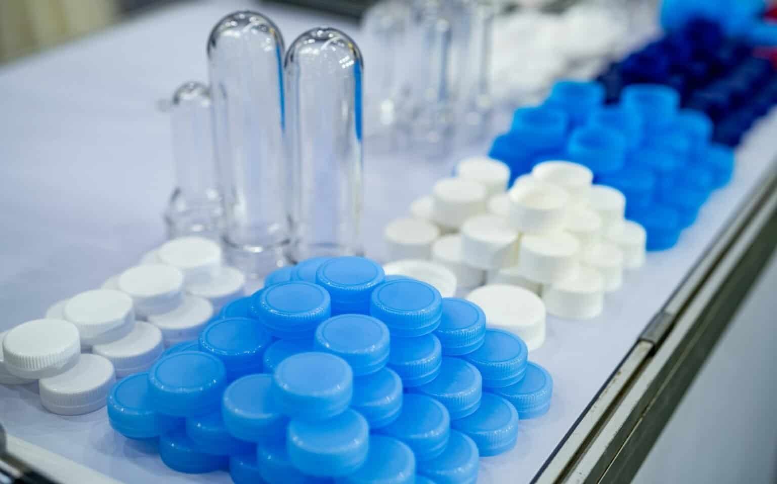 Choosing Between Phenolic and Plastic Caps: What’s Best for Your Lab?